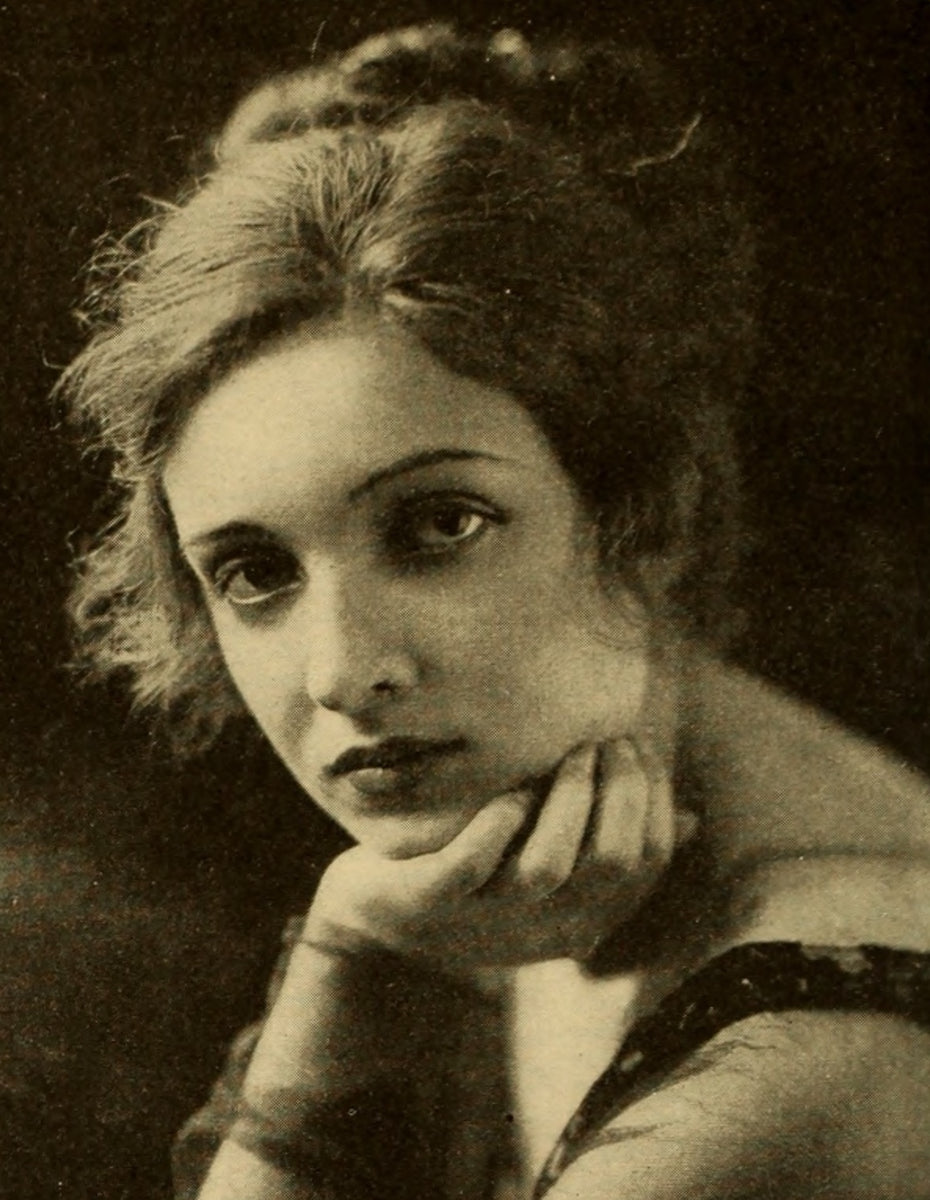 Alice Joyce — Alice for Short (1917) 🇺🇸 – Vintoz