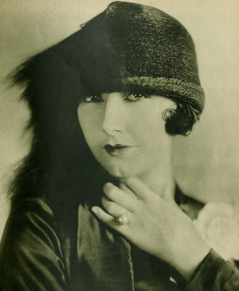 Mae Busch — “She’s a Nut — But I Like Her” (1922) 🇺🇸 – Vintoz