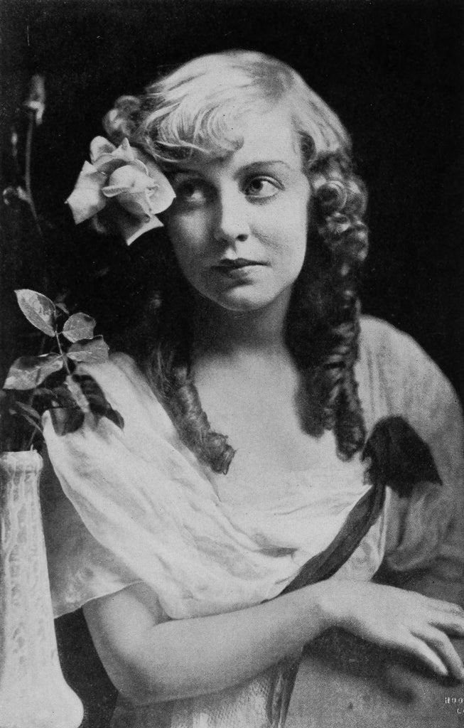 Violet MacMillan — Who’s Who (1914) 🇺🇸 – Vintoz